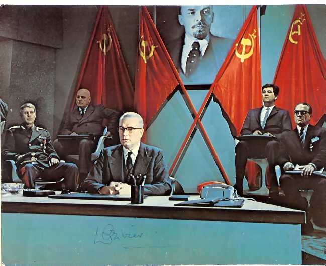 LAURENCE OLIVIER autograph- Great Color 8"X10"- RARE!!! - Sign Of The Times